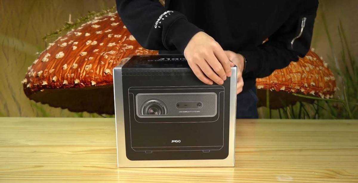 当贝F5，坚果J10S，极米H3S哪一款更香？三款投影仪对比横评体验！_徕卡_画面_颜色