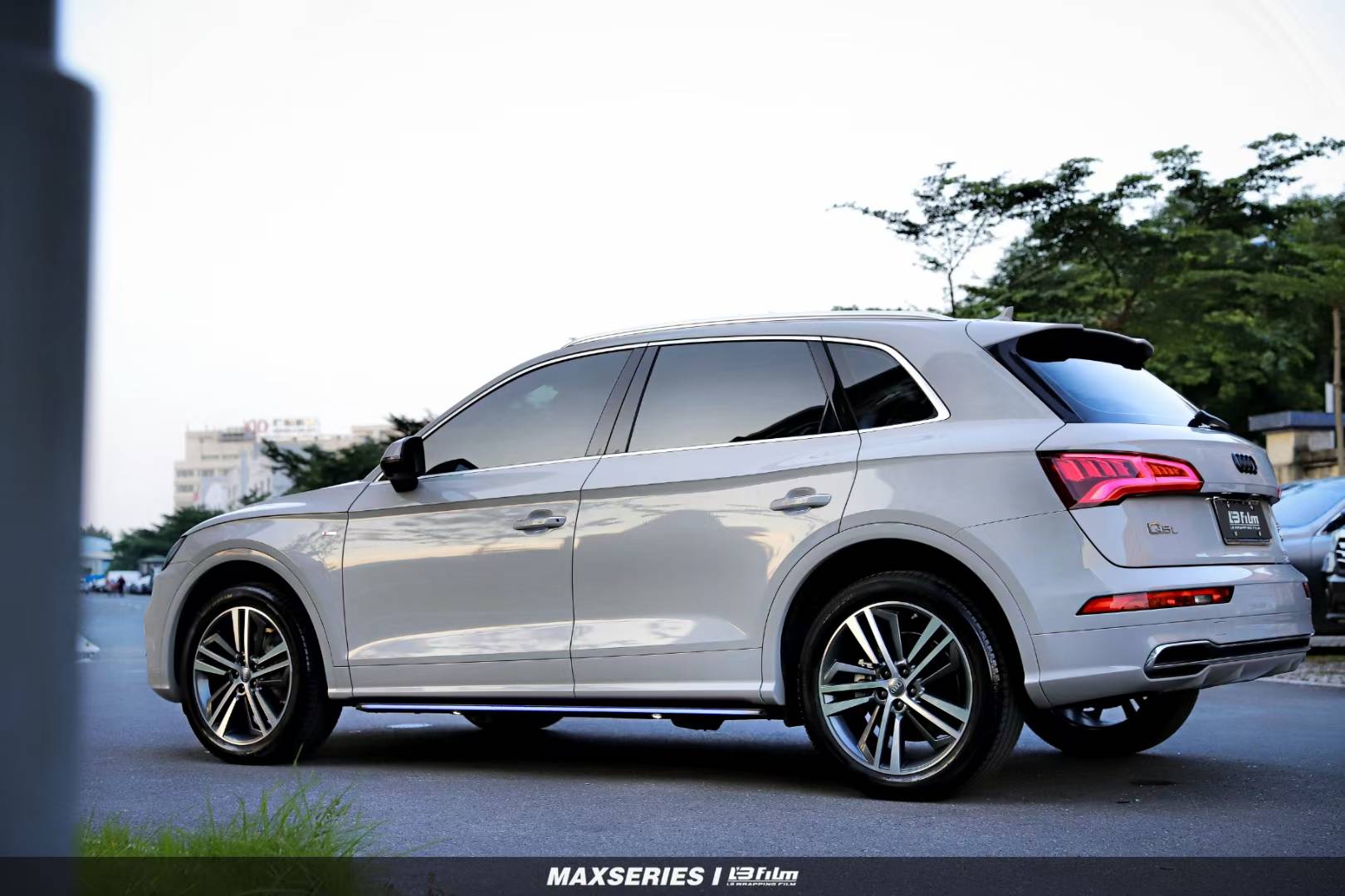 灰武士成形，奥迪Q5L原厂漆哑灰改色膜(LB FILM)_搜狐汽车_搜狐网