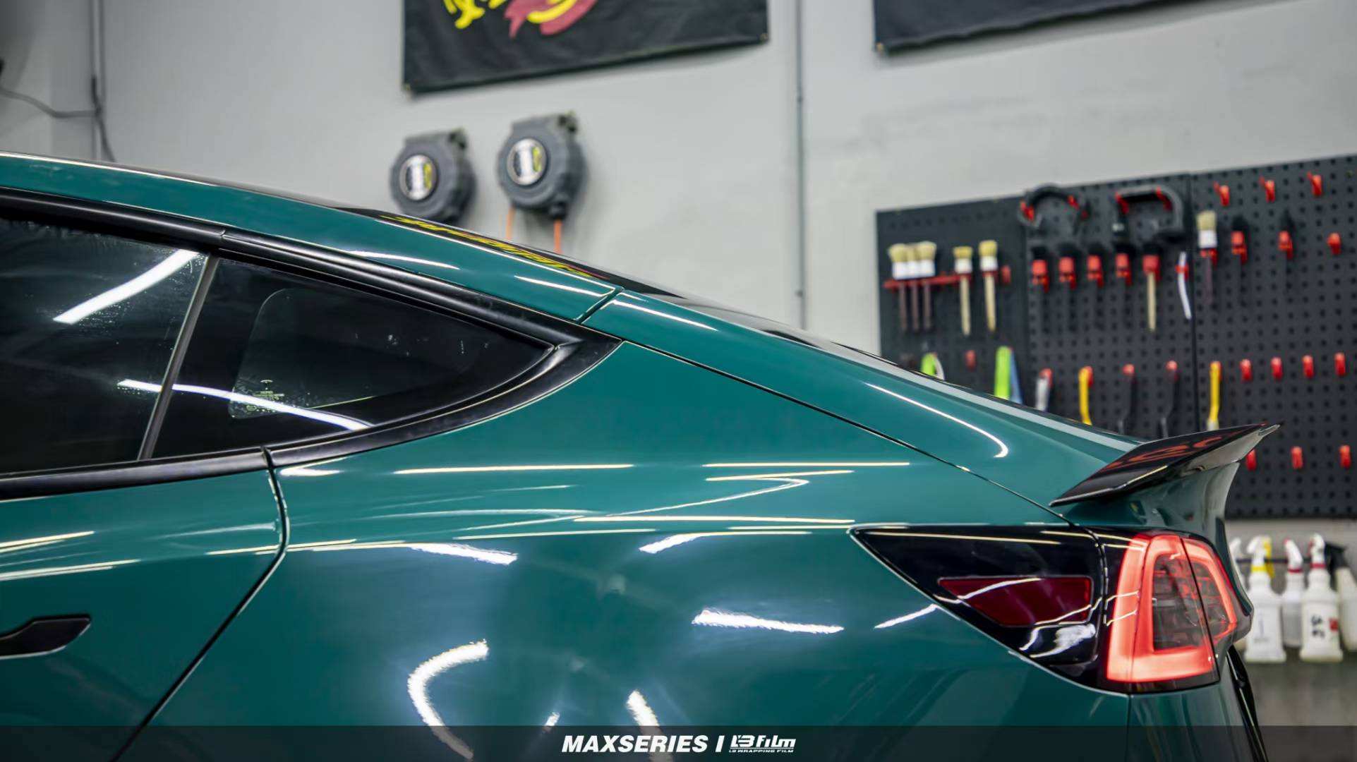 鲜活的颜色,魔性十足，LBFILM特斯拉MODEL 3地狱绿改色膜_搜狐汽车_搜狐网