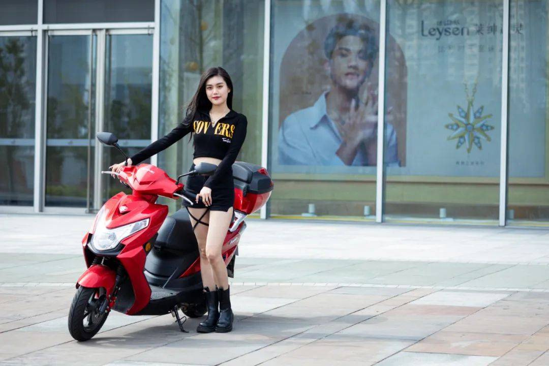 9000以下代步踏板，好骑有颜值又略带运动性—轻骑铃木UE125_搜狐汽车_搜狐网