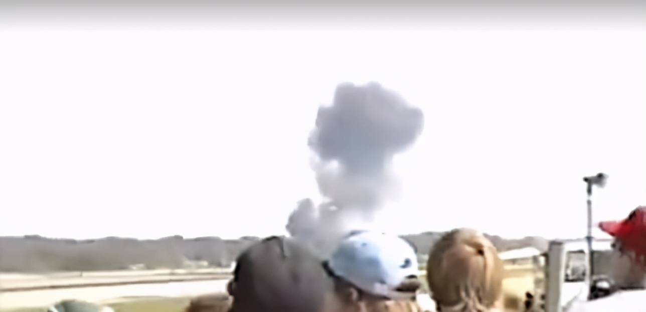 F-117战机解体事件：在上万名观众注视下，战机直接空中解体 - 液压汇