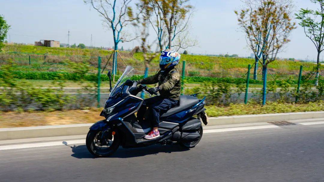 舒适平顺好骑，极限倾角同级最大—29980起光阳S250动态评测_部分_台车_车辆