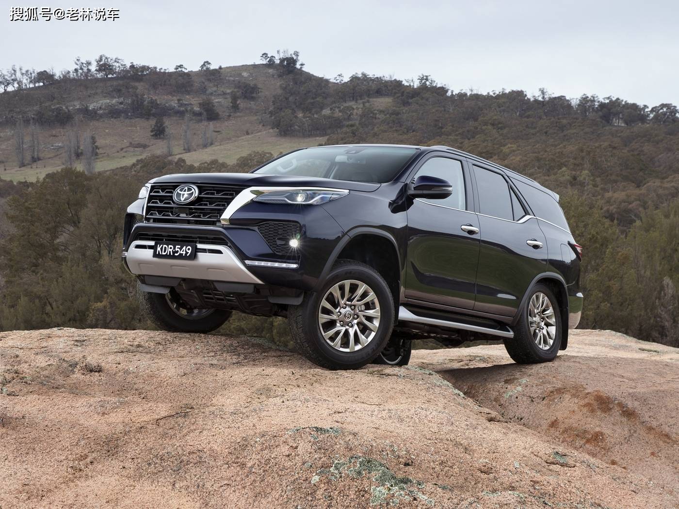 看啥霸道？这越野车也出自丰田，配柴油2.8T+6AT+四驱，价格更低_搜狐汽车_搜狐网
