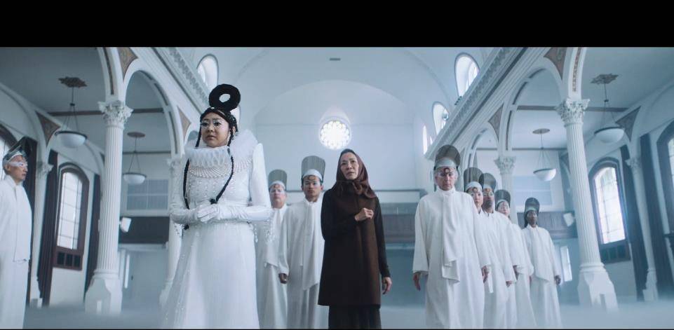 推荐杨紫琼绝对主角的魔幻喜剧片《瞬息全宇宙》_伊芙琳_女儿_丈夫