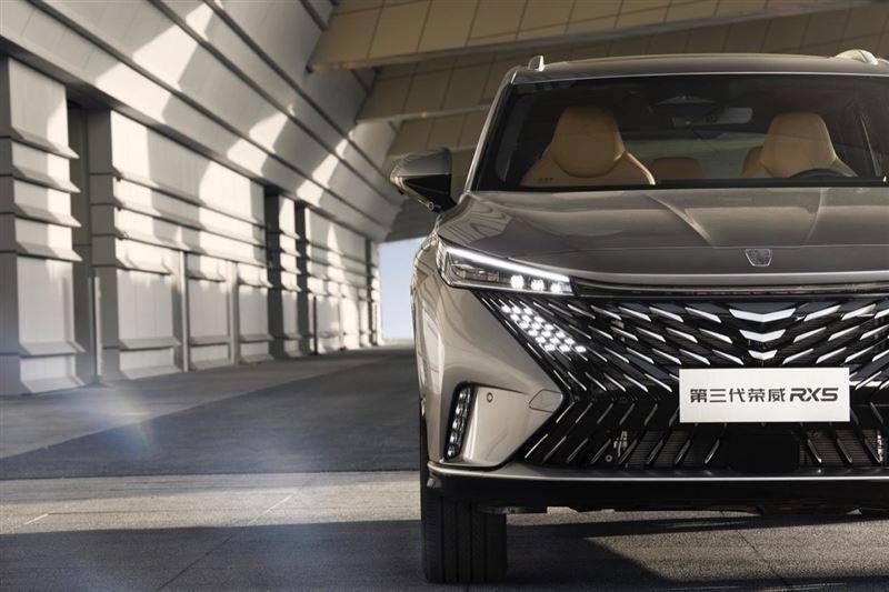 首创可移动27寸4K巨屏，全新第三代荣威RX5律动来袭_搜狐汽车_搜狐网