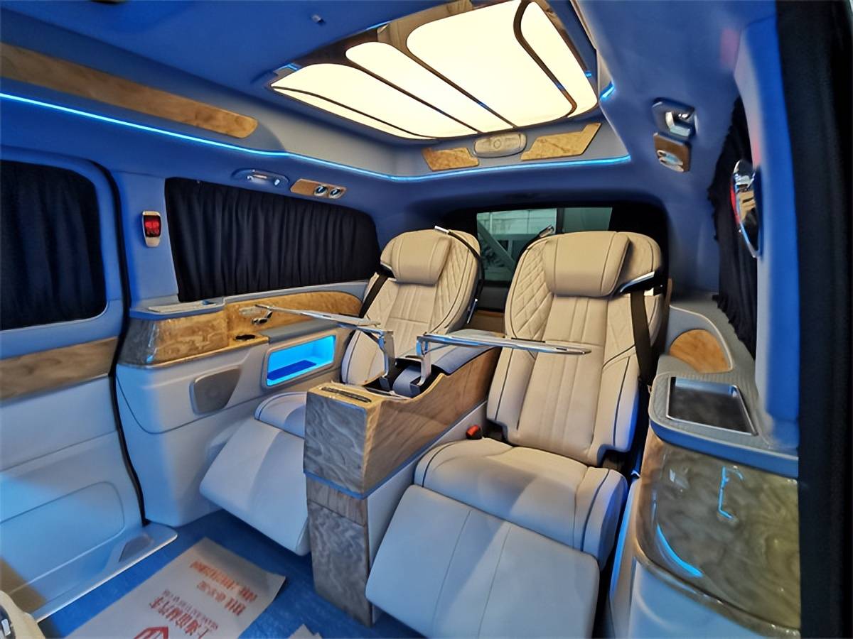 奔驰V260L高顶商务车降价！豪客V600全隔断4+2总裁座驾_搜狐汽车_搜狐网