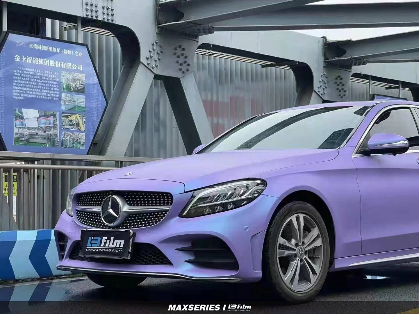 奔驰-E级LBFILM改色膜梦幻极光蓝_搜狐汽车_搜狐网