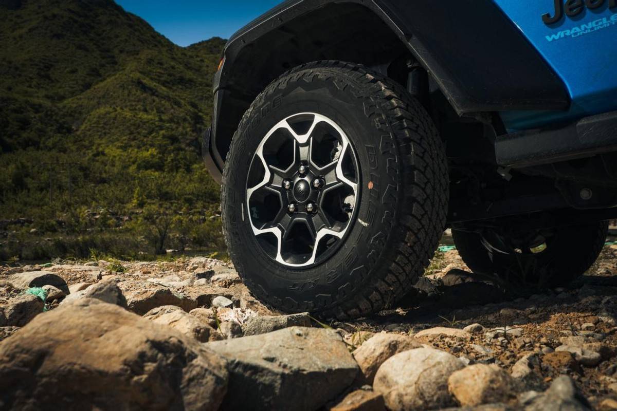 关于牧马人4xe：玩乐 品格 浪漫_搜狐汽车_搜狐网