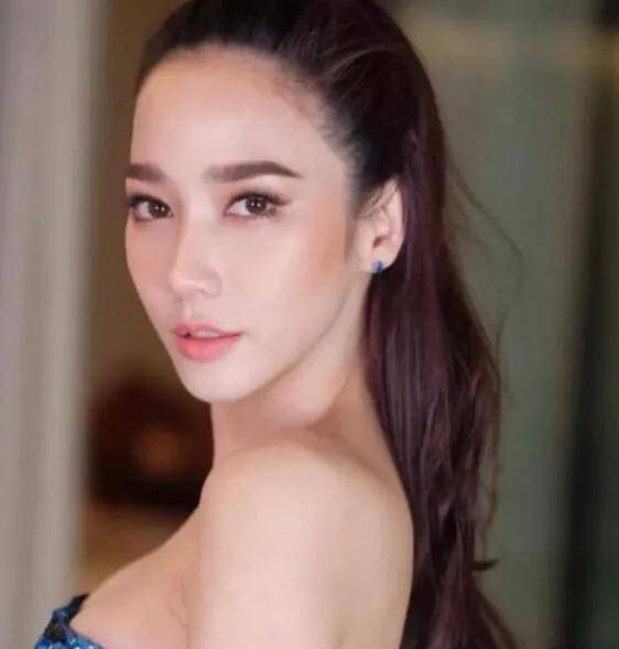 42岁为自己而活，Aump不会成为谁的妈妈，不会成为谁的妻子_女神_女人_泰娱