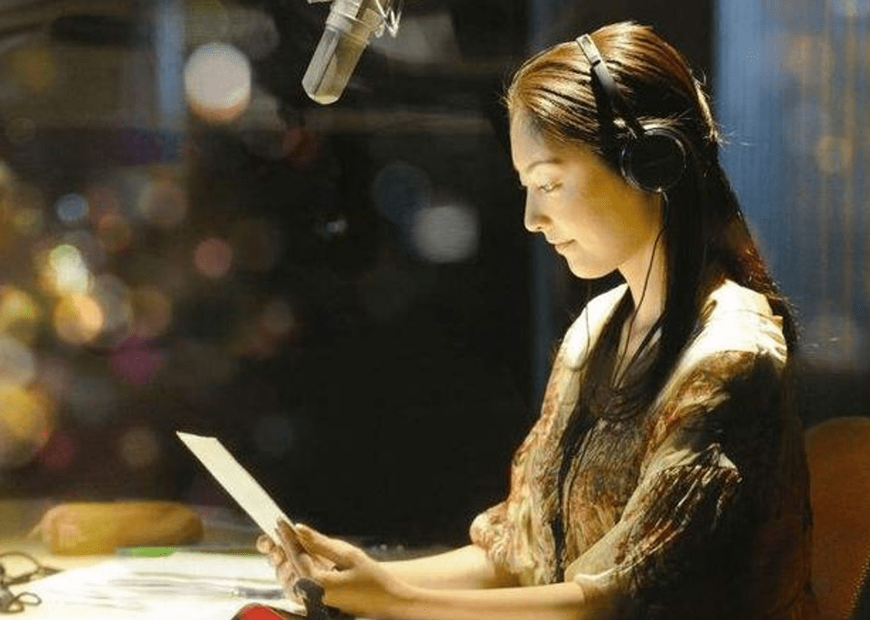 主持人刘妙然：从河北一姐到电视新人，她的选择值得吗_播音_比赛_新闻稿