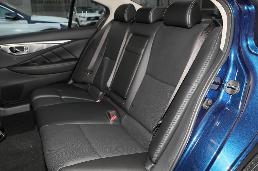 豪华年轻派PK，奥迪A4L和英菲尼迪Q50L谁更值得入手？_搜狐汽车_搜狐网