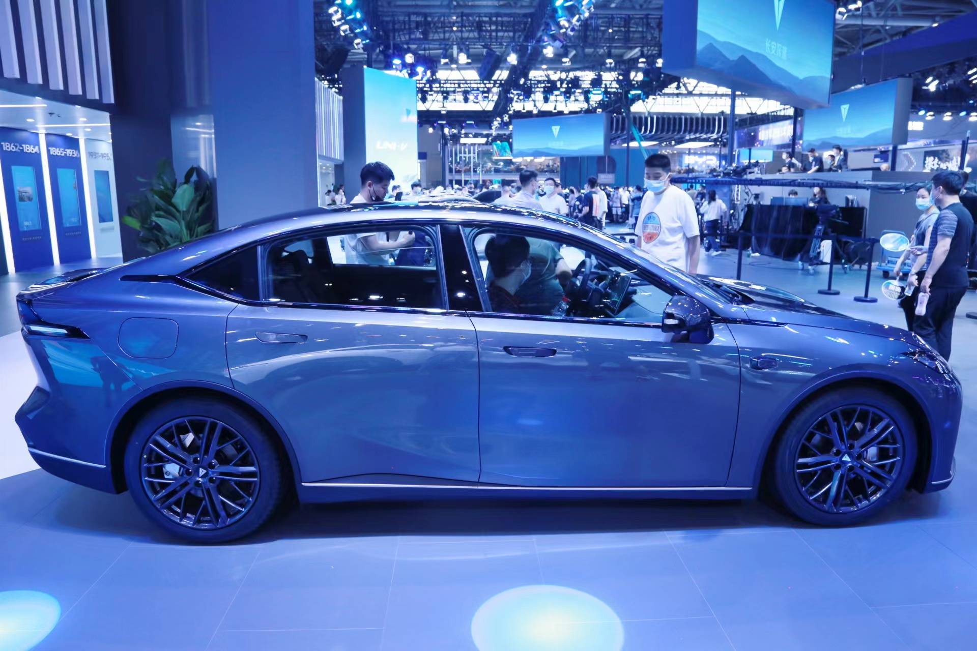 重庆车展丨长安深蓝SL03开启预售，17.98万起，动力配置是亮点_搜狐汽车_搜狐网