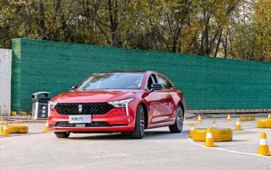 2.0T+6AT,奔腾B70实力印证小钢炮_搜狐汽车_搜狐网