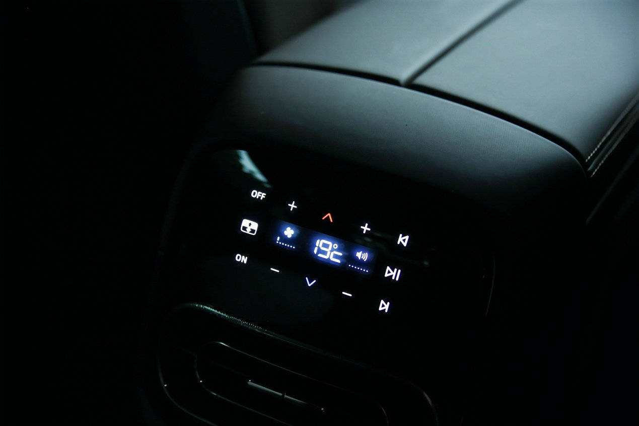 零百3.66秒 717公里续航-零跑C01强势来袭 订单破6万_搜狐汽车_搜狐网