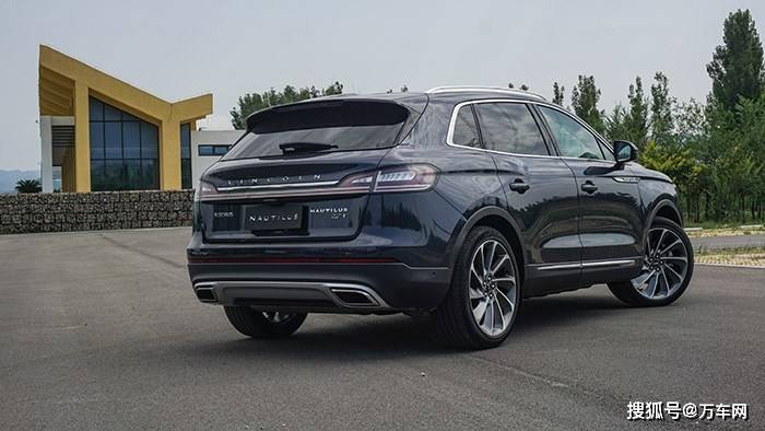 万车网|陆上飞艇 试驾2022款林肯航海家2.7T V6四驱尊雅款_搜狐汽车_搜狐网