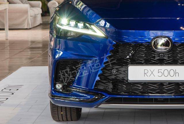 实拍雷克萨斯RX500：质感十足，2.4T+四驱，新款格栅更犀利_搜狐汽车_搜狐网
