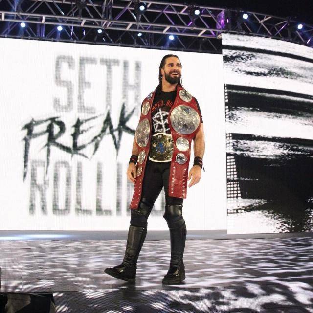 NXT女双冠军惨遭队友背叛，00后WWE小将演绎“未击先碎”姐妹情！_佩雷兹_罗克珊_科拉