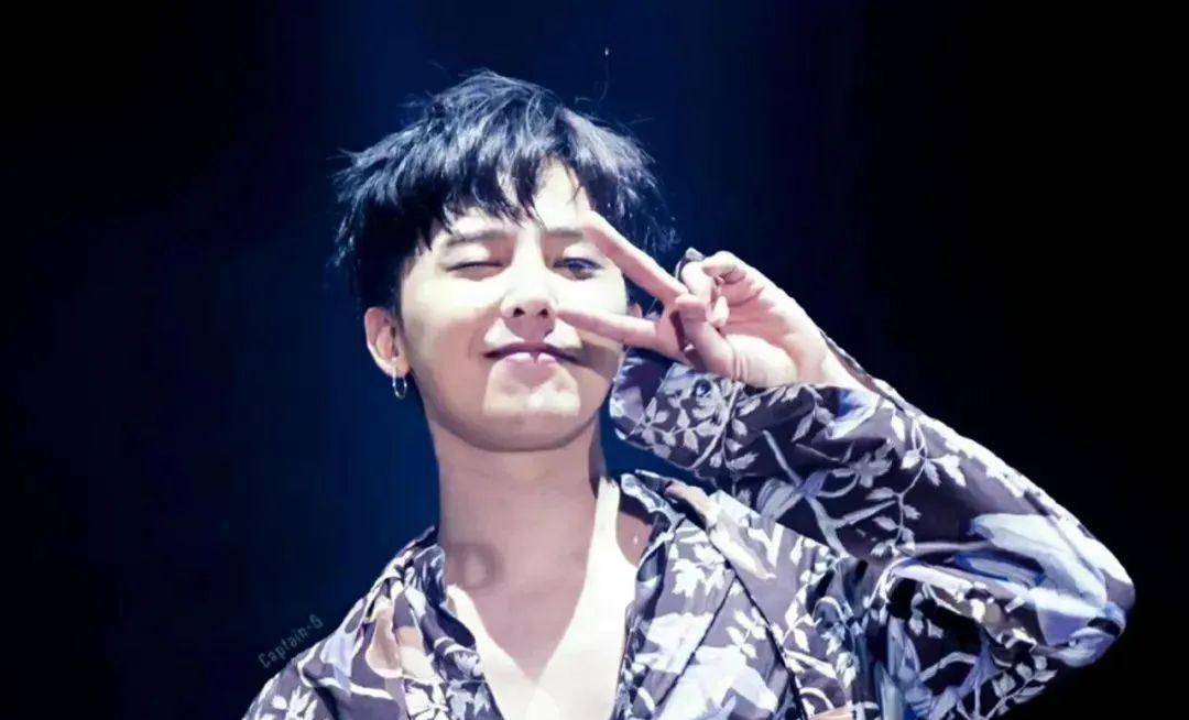 代表权志龙加入活死人？TangoZ走红毯震惊了整个说唱圈！_造型_Pose_全网