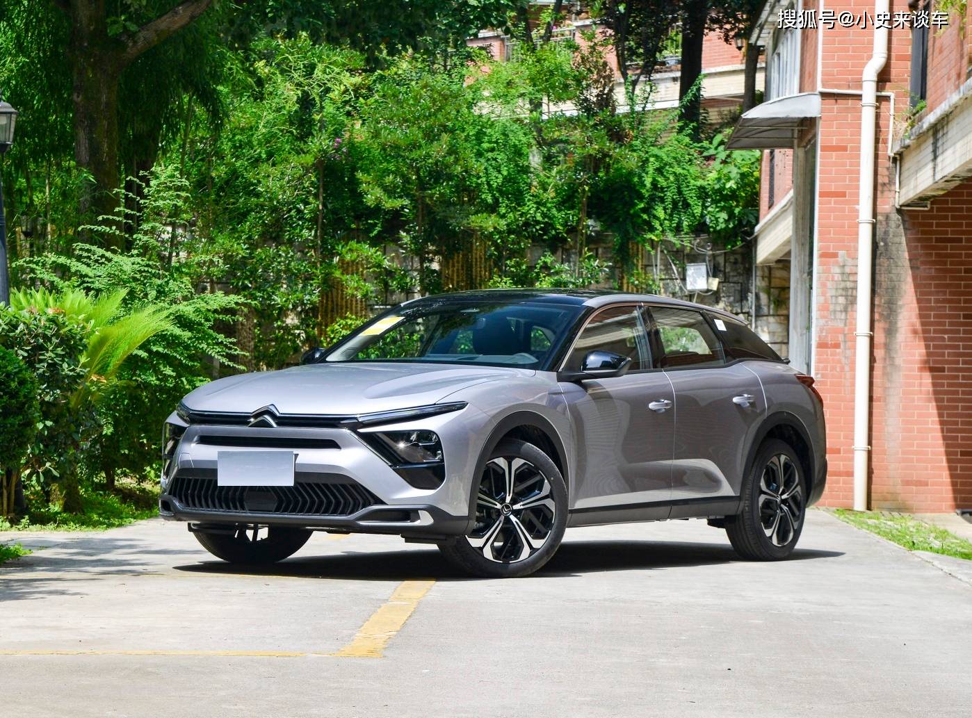 法系车“翻身佳作”！跨界轿跑SUV仅14.38万，搭载高功率1.6T+8AT_搜狐汽车_搜狐网