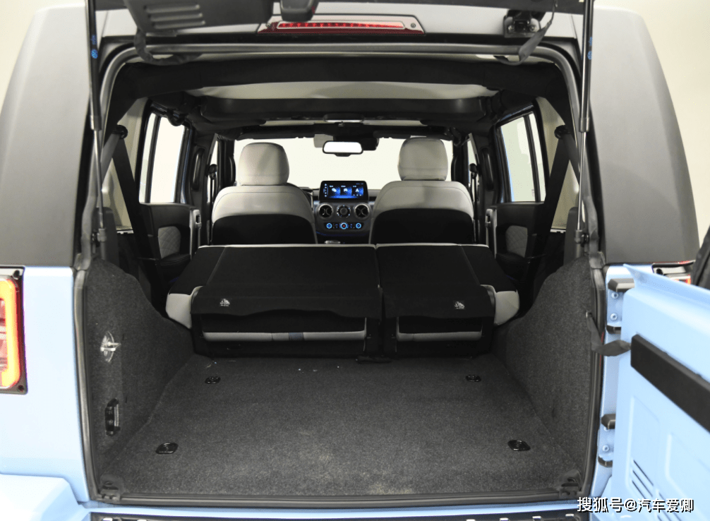 上市即走红，标配2.0T+采埃孚8AT，喝92粗粮，亲民却盖过坦克300_搜狐汽车_搜狐网