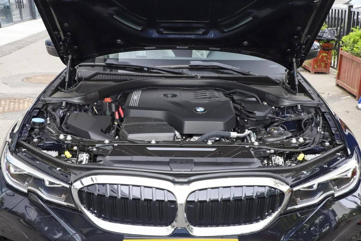 29.39万起售，标配2.0T+8AT，纵置后驱布局，宝马3系是你的菜吗？_搜狐汽车_搜狐网