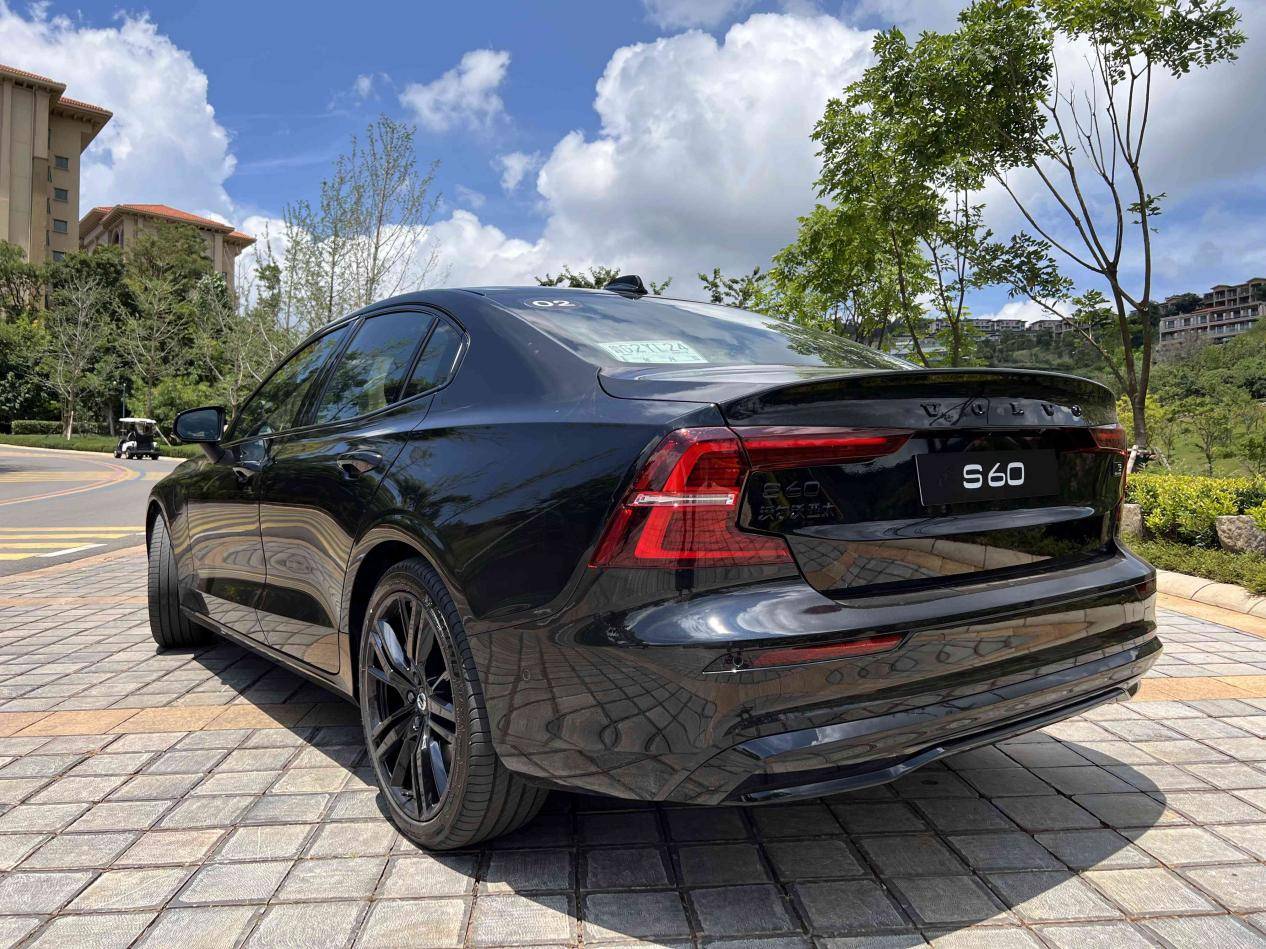 原厂黑武士，帅到没朋友？试驾新款沃尔沃S60 RECHARGE T8 插电式混合动力_搜狐汽车_搜狐网