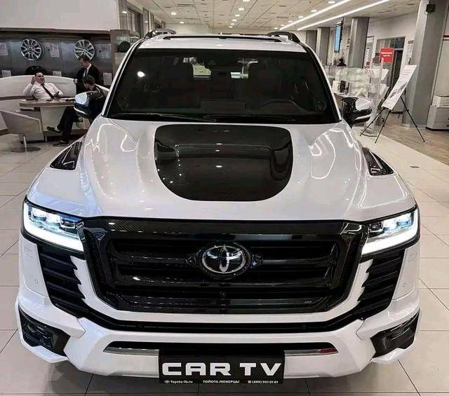 丰田又“成功”了，双色车身+差速锁+双涡轮，车长超5米，标配10AT_搜狐汽车_搜狐网