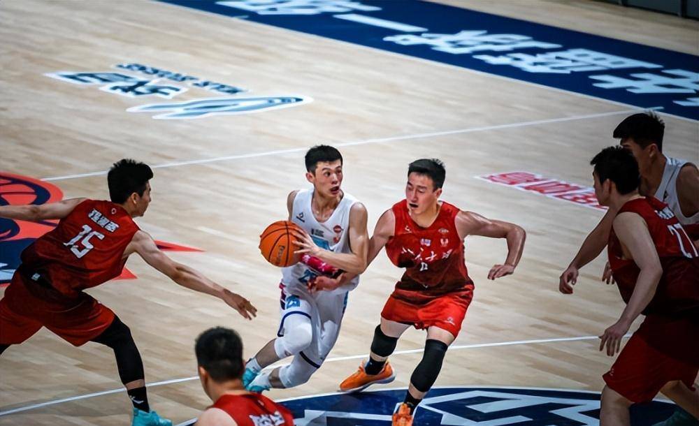 “清华艾弗森”CBA新科状元王岚嵚，蝉联清华男篮三届CUBA总冠军_篮球_广工_比赛