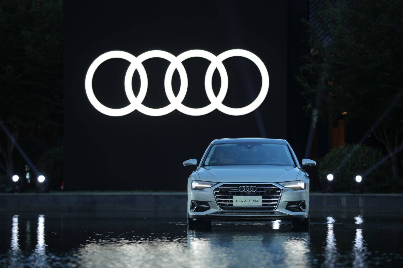 新奥迪A6L上市，双外观+3.0T，42.79万元起售_搜狐汽车_搜狐网