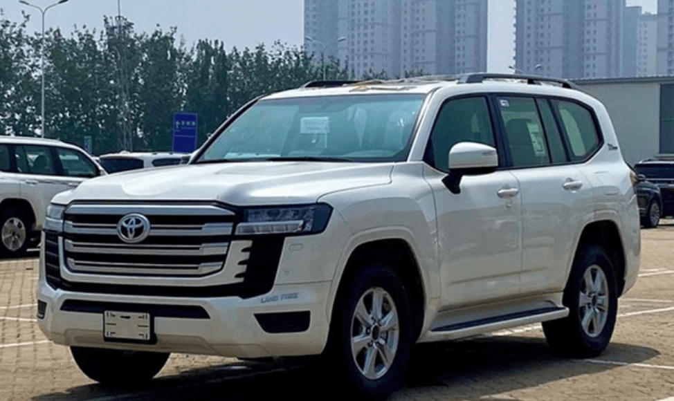 实拍新丰田兰德酷路泽，国六版将登场，3.5T+10AT，或130万元起_搜狐汽车_搜狐网