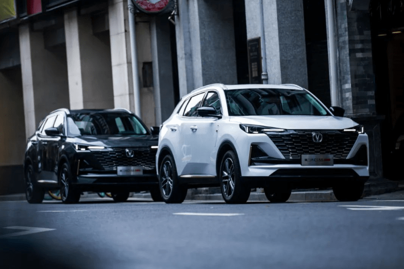 长安第二代CS55 PLUS对比传祺GS4，年轻人钟爱的两款车该怎么选_搜狐汽车_搜狐网