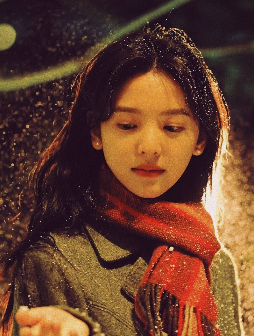 章若楠雪景大片氛围感浪漫梦幻 低眸浅笑温柔可人-搜狐大视野-搜狐新闻