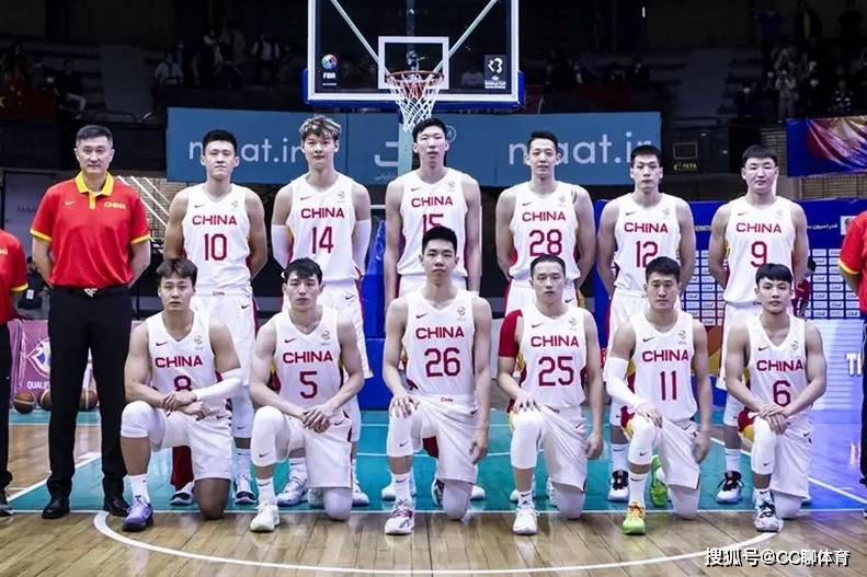 中国男篮81-72击败伊朗，赛后这份球员打分表你觉得怎么样？_周鹏_王哲林_篮板