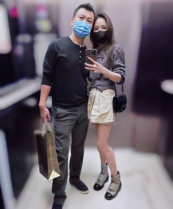 侯佩岑晒夫妻合影庆结婚11周年 表白老公秀恩爱 搜狐大视野 搜狐新闻