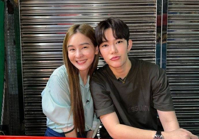 电影《Yes Or No》演员再合影 Tina与Aom同框比心-搜狐大视野-搜狐新闻