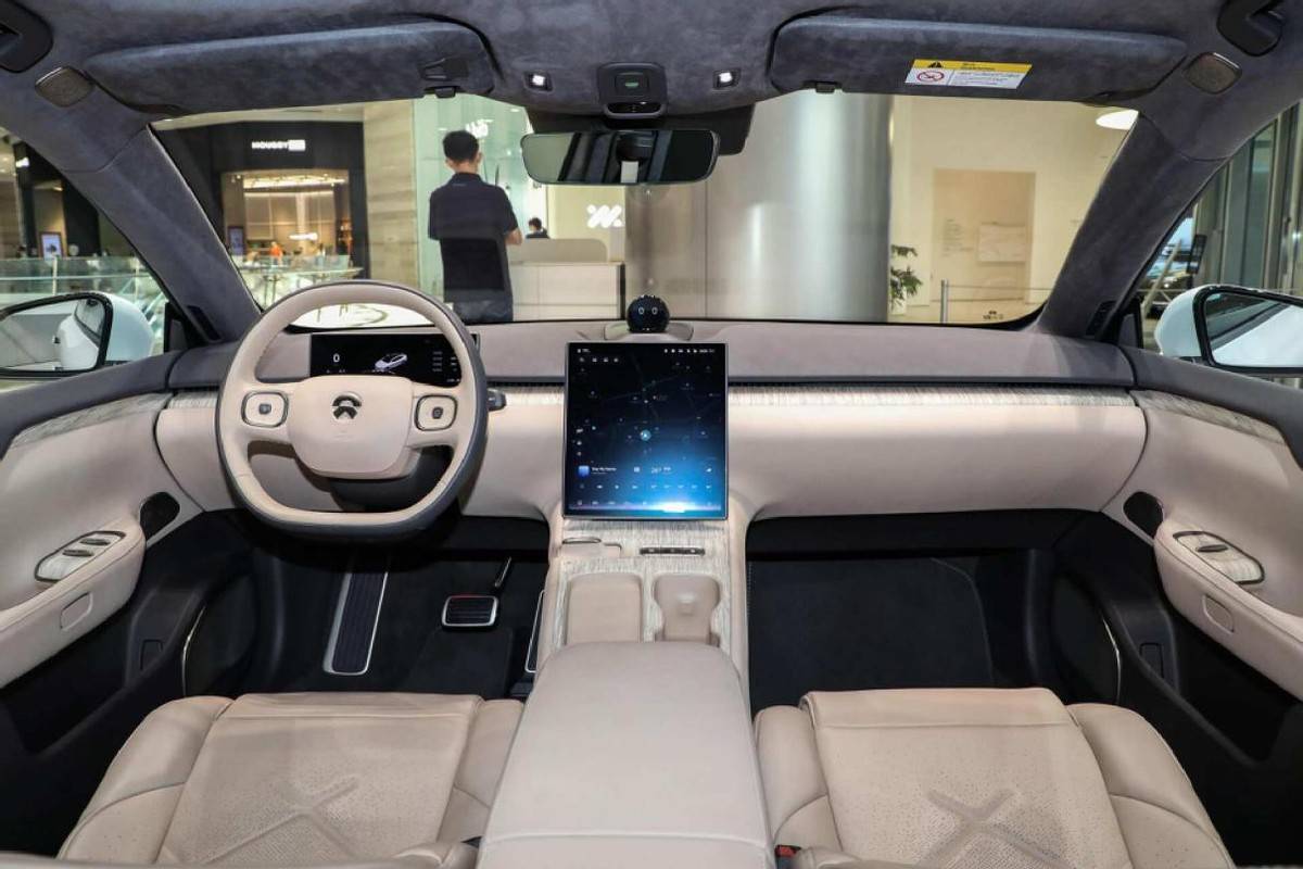 德系豪华与国产新势力之争，奥迪A6L对比蔚来ET7，谁更胜一筹？_搜狐汽车_搜狐网