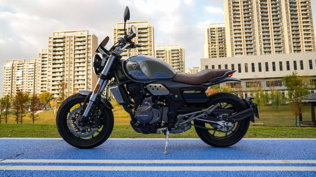 更强的性能复古—3.68万赛科龙RE560静态评测_搜狐汽车_搜狐网