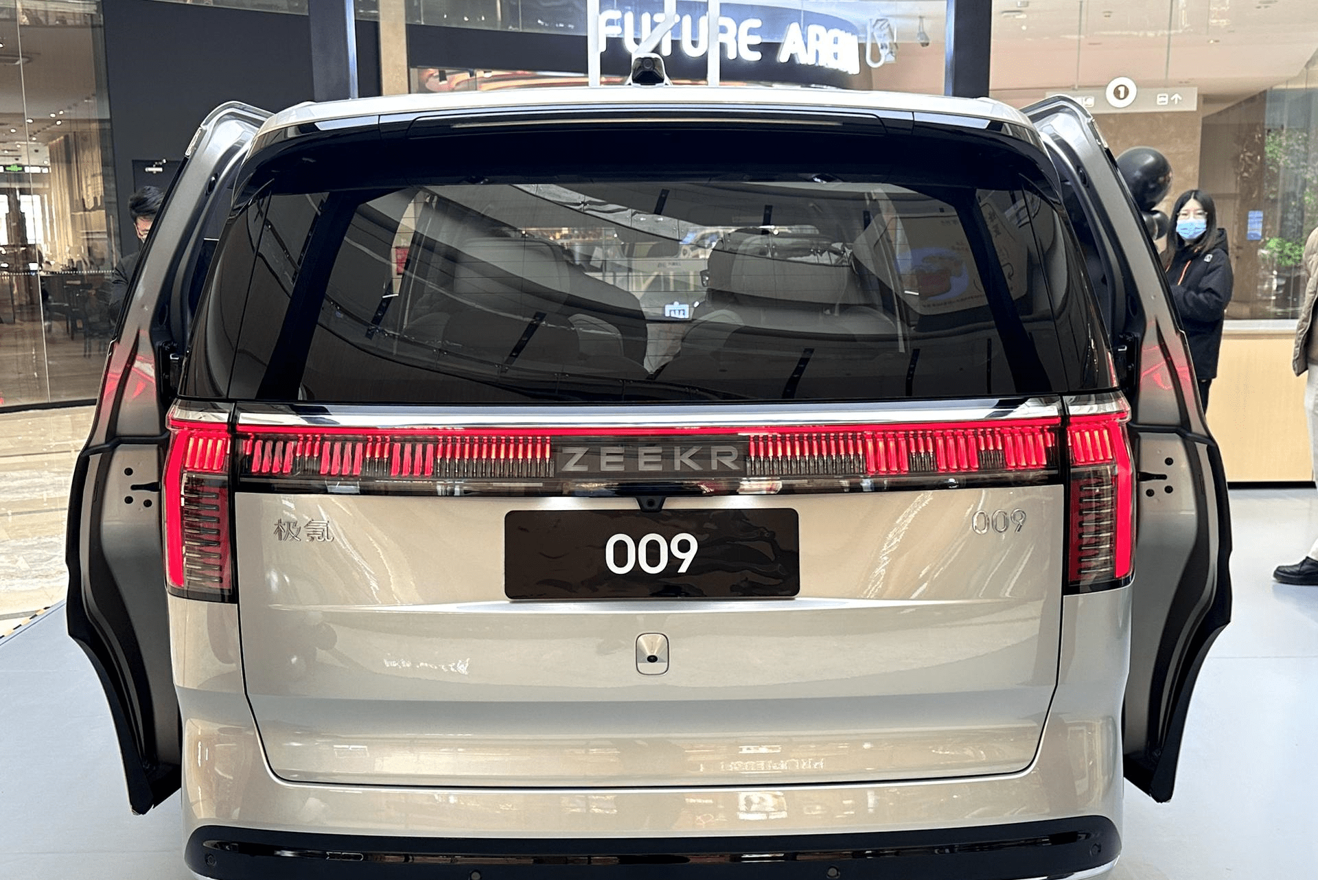 49.9万元起值得考虑吗？实拍极氪009 定位纯电动中大型MPV_搜狐汽车_搜狐网