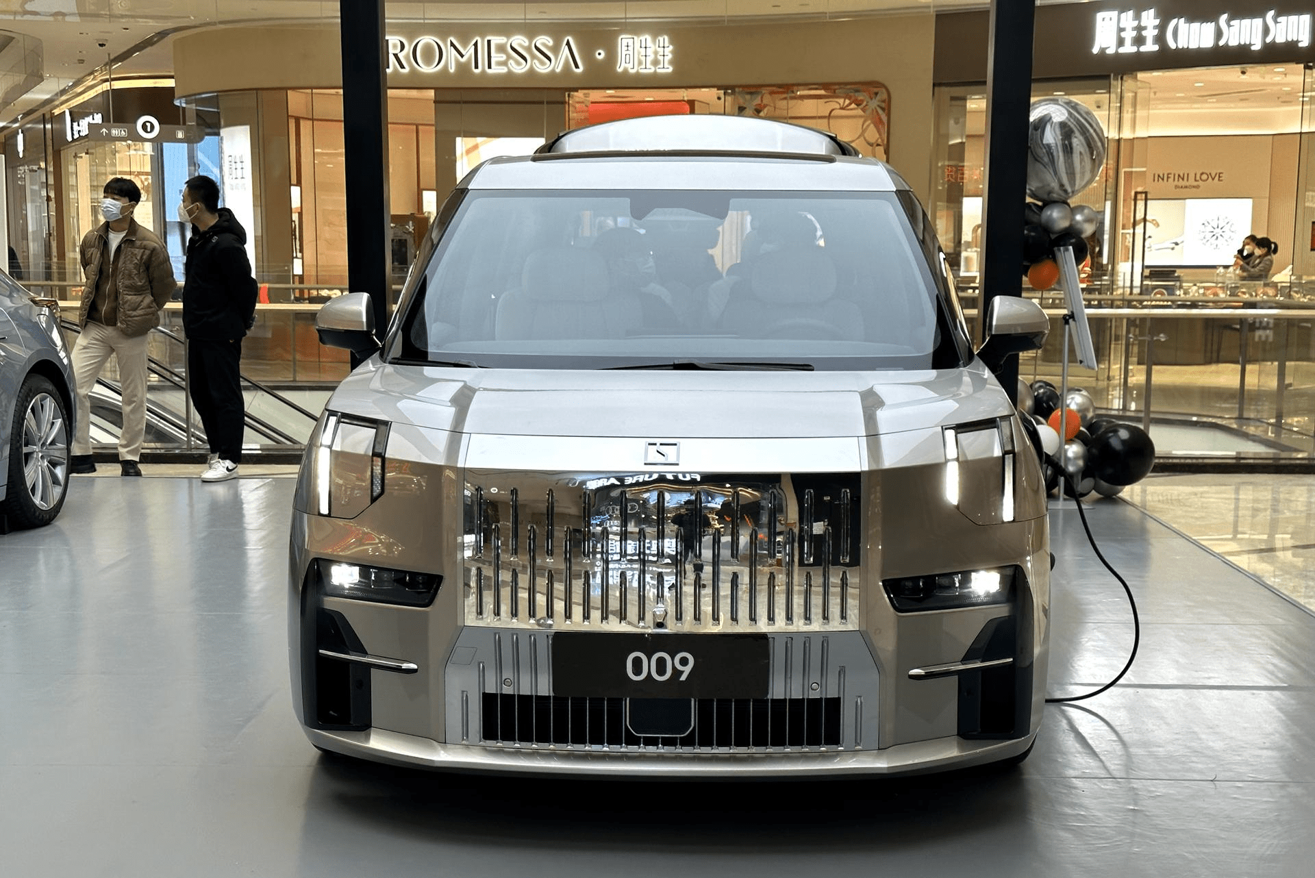 49.9万元起值得考虑吗？实拍极氪009 定位纯电动中大型MPV_搜狐汽车_搜狐网