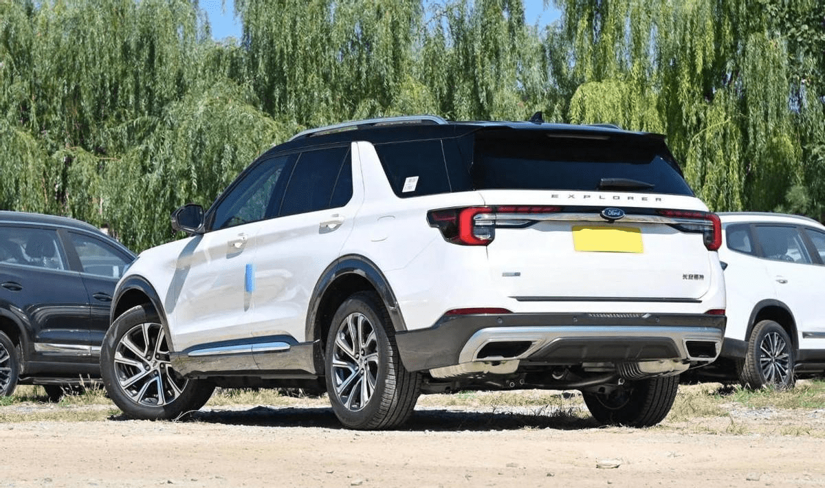 实拍全新福特探险者，车长5063mm，全系标配10AT，家用值得选吗？_搜狐汽车_搜狐网