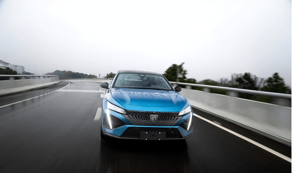 即将原汁原味引入中国，标致408X国内无伪谍照首曝_搜狐汽车_搜狐网