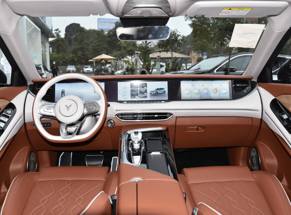 国产车后来者居上，30万级中大型SUV，岚图FREE和理想L8怎么选？_搜狐汽车_搜狐网