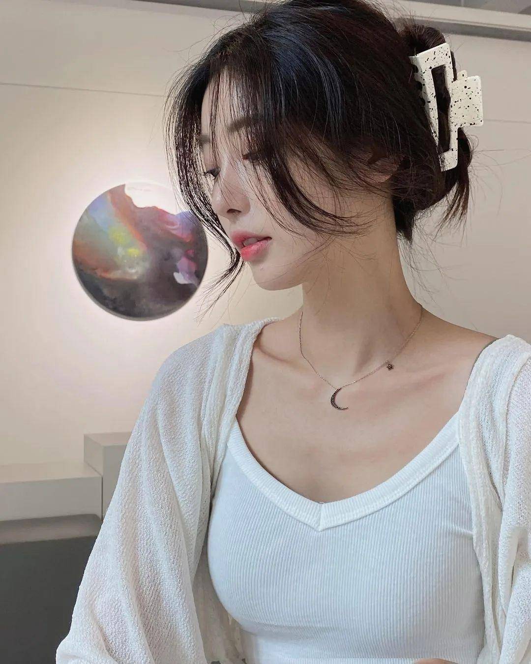 她是韩国网红美女的“天花板”，温柔如水的气质，美出新高度_Ina_nnin_身材