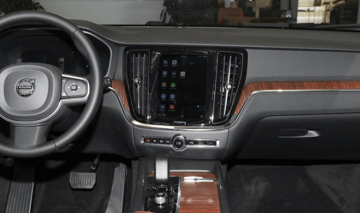 定位中型车，搭载2.0T+7挡湿式双离合，解析旅行车沃尔沃V60_搜狐汽车_搜狐网