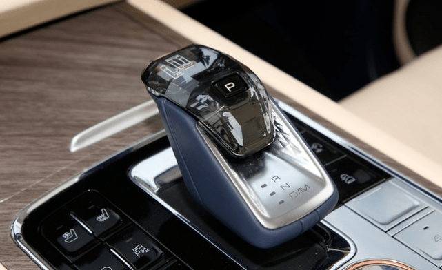 30万级接近“完美”的SUV！三把锁+四驱，全系V6，2.4吨带9AT_搜狐汽车_搜狐网