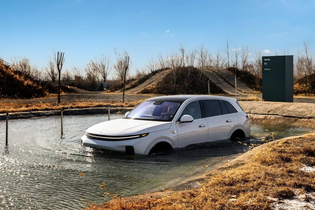 试驾理想L7：全尺寸大于奔驰GLE、宝马x5l_搜狐汽车_搜狐网