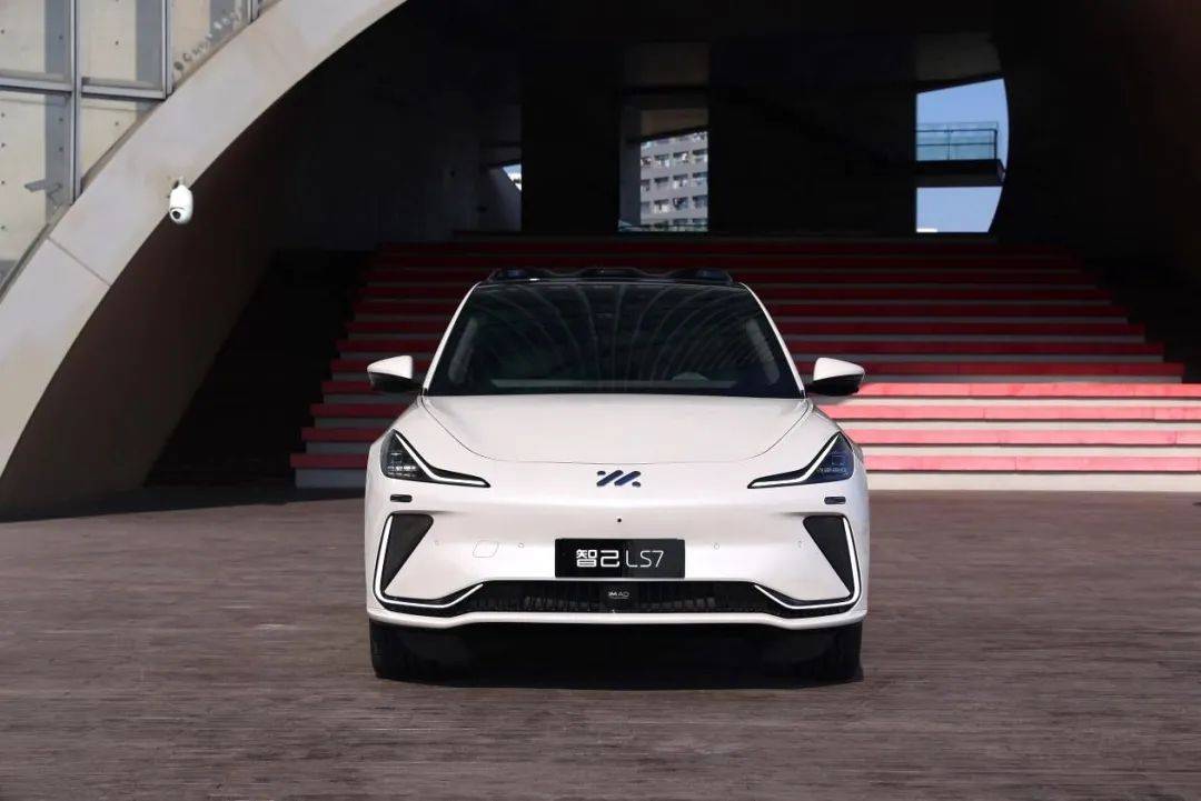 噱头十足的智己LS7低价上市 高性价比让蔚来ES7不香了？_搜狐汽车_搜狐网