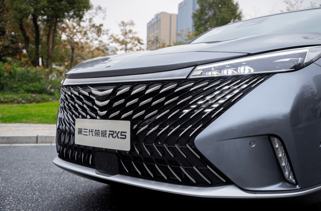 豪华车“平替”很难找？全新第三代荣威RX5满足你_搜狐汽车_搜狐网