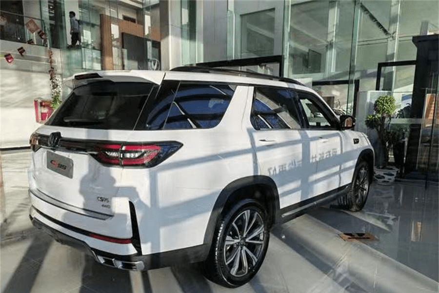 换装爱信8AT变速箱，2023款长安CS95到店实拍，前脸大变样_搜狐汽车_搜狐网