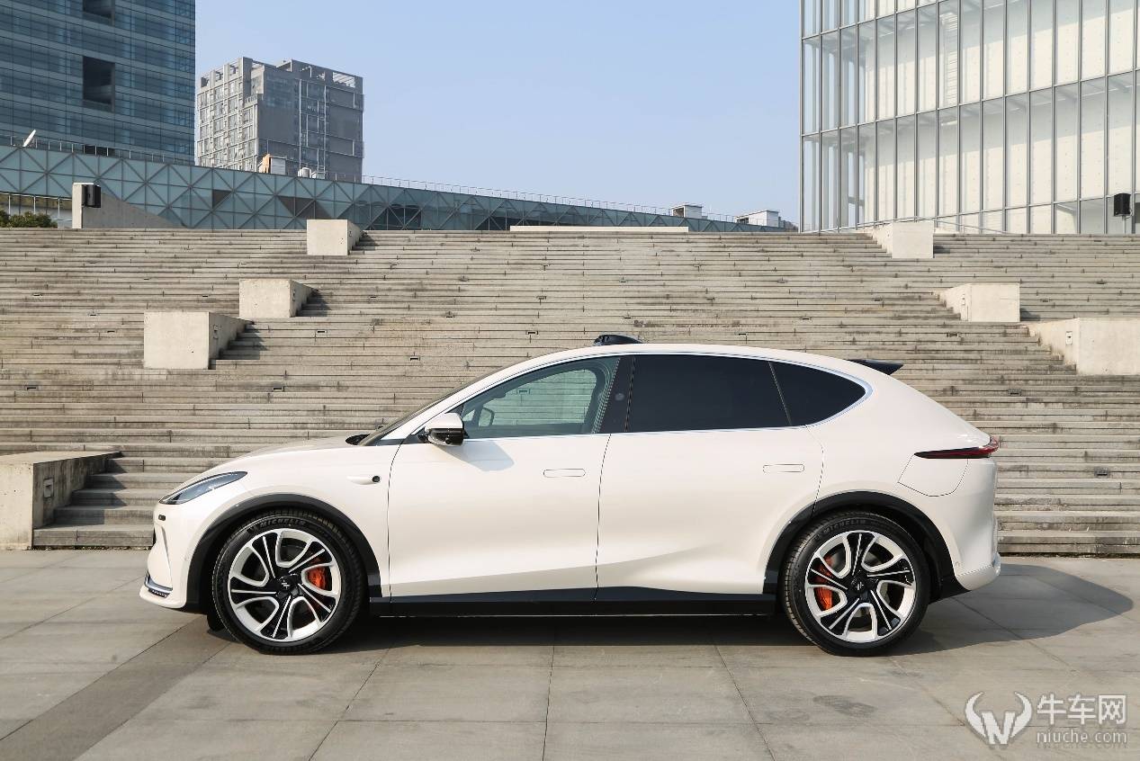 与理想L7、蔚来ES7掰手腕，智己LS7凭何号称50万内必入？_搜狐汽车_搜狐网